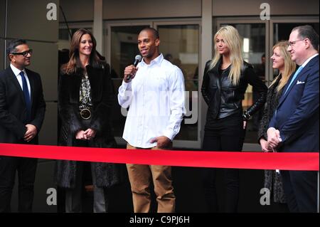 Naeem Khan, Stephanie Winston-Wolkoff, Victor Cruz, Kate Upton, Lisa ...