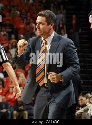 George Mason head coach Tony Skinn in action during the first half of ...