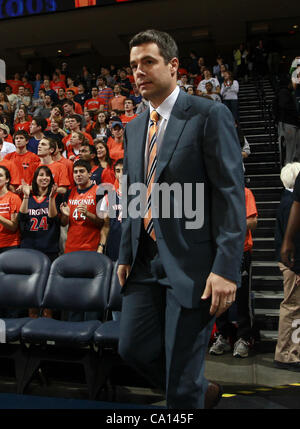 George Mason head coach Tony Skinn in action during the first half of ...