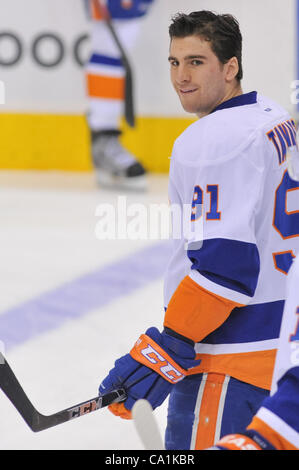Toronto Maple Leafs forward John Tavares (91) gets stopped on a ...