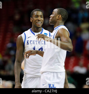 Kentucky Wildcats forward Michael Kidd-Gilchrist (14) chases a loose ...