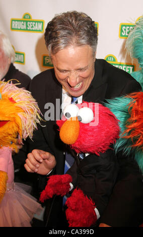 Elmo Jon Stewart with Elmo and Sesame Street Muppets to host Sesame ...