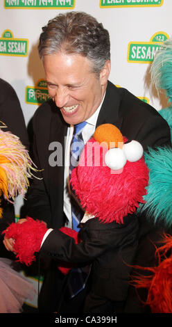 Elmo Jon Stewart with Elmo and Sesame Street Muppets to host Sesame ...