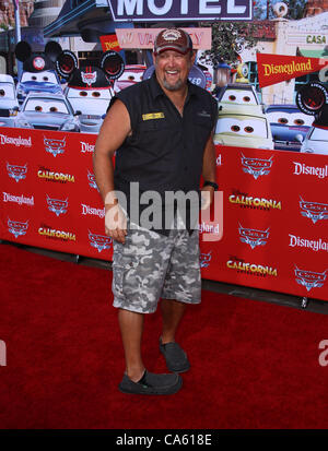 LARRY THE CABLE GUY CARS LAND. GRAND OPENING. ANAHEIM LOS ANGELES ...