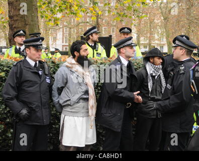 Members of the Metropolitan Police Territorial Support Group (TSG or ...