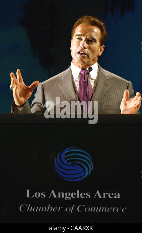 Feb 9, 2004; Beverly Hills, California, USA; Actor SEAN PENN & Mother ...