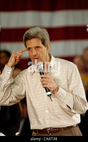 Feb 18, 2004; Dayton, OH, USA; Democratic presidential candidate ...