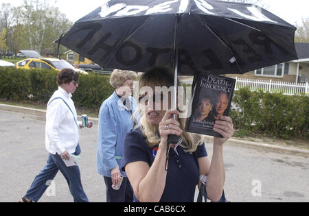 May 11, 2004; Charlevoix, MI, USA; PATSY RAMSEY presses palms while ...
