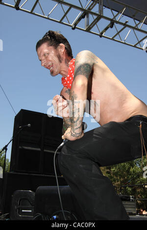 Psycho-Rockabilly icons Throw Rag perform at the 16th annual Hootenanny ...