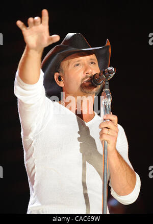 10 June 2010 - Nashville, Tennessee - Charles Kelley, Hillary Scott and ...