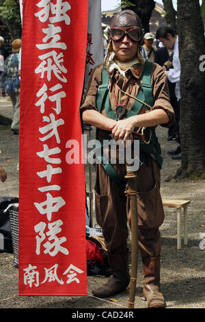 Aug 15, 2010 - Tokyo, Japan - Japanese Emperor Akihito (R) and Empress ...