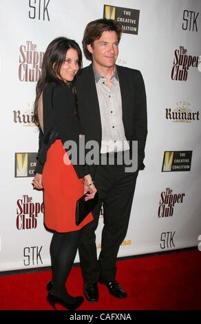 Jason Bateman ( JUNO ) and wife Amanda arriving at the PALMS SPRING ...