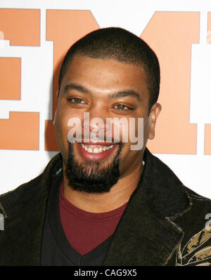 Feb 19, 2008 - Los Angeles, California, USA - WOODY HARRELSON arriving ...