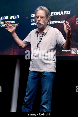 Jan 13, 2011 - Anaheim, California, U.S. - MIKE DUDA, bass player for ...