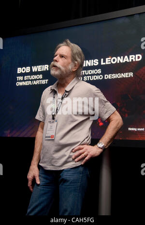 Jan 13, 2011 - Anaheim, California, U.S. - MIKE DUDA, bass player for ...