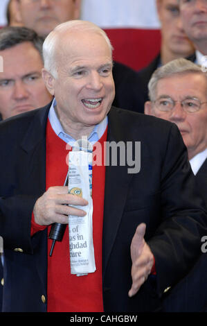 18 January 2008: Senator Phil Gramm listens to John McCain speak at the ...