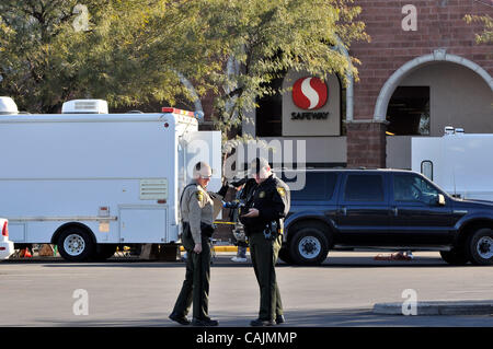Jan. 11, 2011 - Tucson, Arizona, USA - An FBI agent investigates the ...