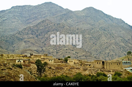Oct 03, 2007 - Khost, Afghanistan - Photos taken through side window of ...