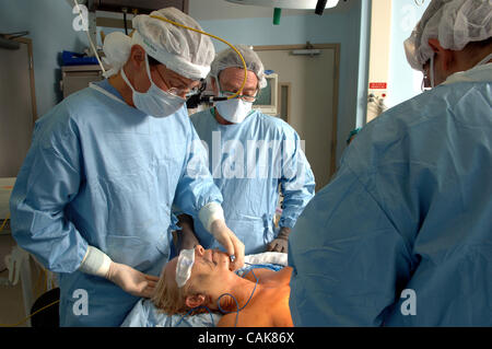 Dr. G. Patrick Maxwell, MD, renown plastic surgeon performs facelift on ...