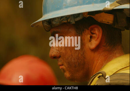 Photo by: Guy Kitchens Del Rosa Hotshots cut line during a fire in Big ...