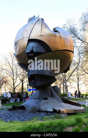 The Sphere by Fritz Koenig moved from the World Trade Center now in ...