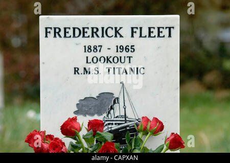 Fresh flowers from the Titanic Historical Society on the grave of ...