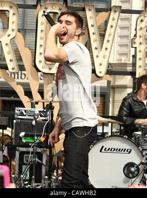 TOM PARKER THE WANTED. PERFORM FOR EXTRA TV LOS ANGELES CALIFORNIA USA ...