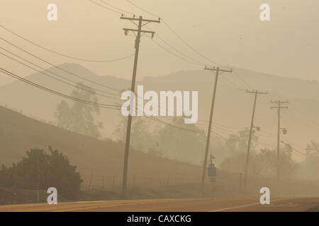 Oct 24, 2007 - Modjeska Canyon, CA, USA - Firefighters battle the ...