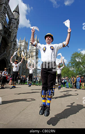 Morris Dancers from Hammersmith Morris Men performing during the the ...