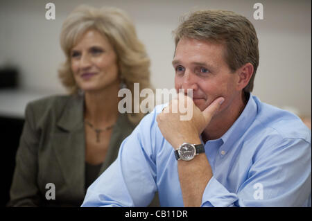 Sen. Jeff Flake, R-Ariz., and his wife Cheryl Flake arrive at the ...