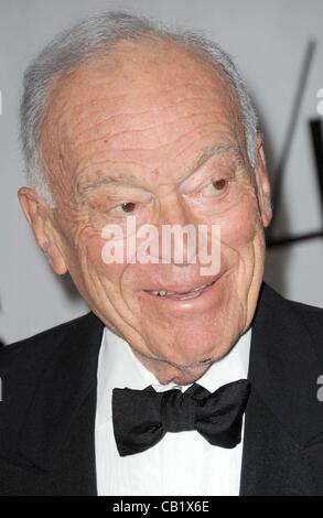 Leonard Lauder at arrivals for International FiFi Awards, Alice Tully ...
