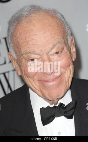 Leonard Lauder at arrivals for International FiFi Awards, Alice Tully ...