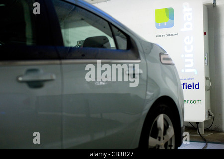A Juice Bar electric car charging station Stock Photo - Alamy