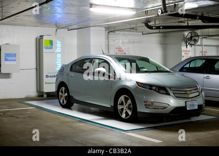 A Juice Bar electric car charging station Stock Photo - Alamy