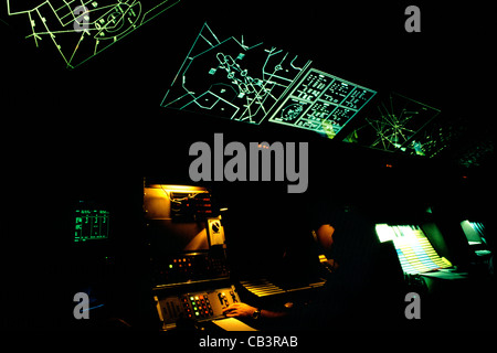 Control Tower, Dubai International Airport, Dubai, UAE Stock Photo - Alamy