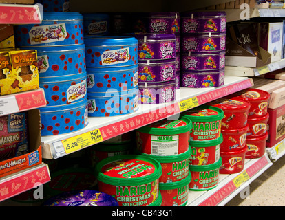 Tins of christmas sweets in a supermarket Stock Photo: 32956591 - Alamy