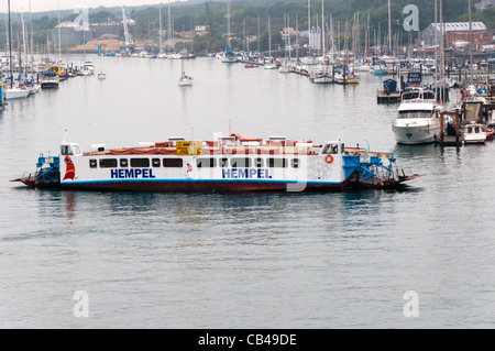 Cowes Floating Bridge. Cowes chain ferry linking East Cowes to West ...