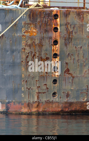 Depth numbers at the side of an old rusty ships hull Stock Photo - Alamy