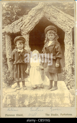 Three Edwardian sisters Stock Photo - Alamy