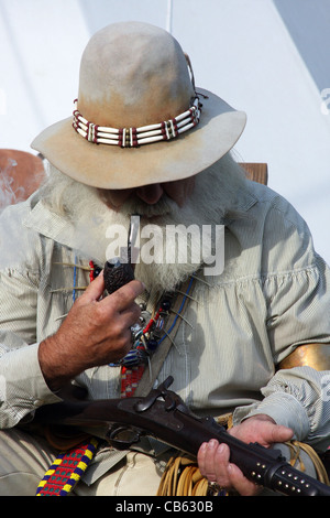 Mountainman smoking a pipe Stock Photo - Alamy