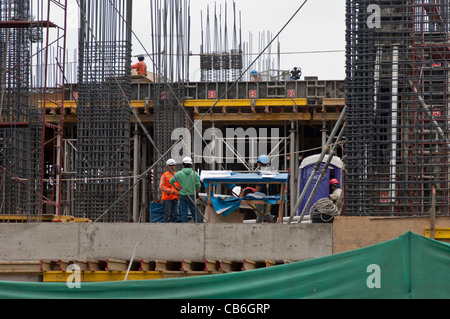 Peru, Lima. Construction workers in downtown Lima Stock Photo - Alamy