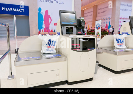 A self service checkout point in a Morrisons store Stock Photo ...