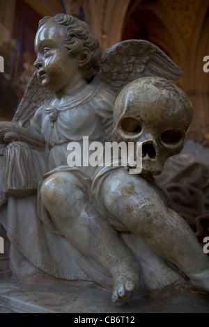 A statue of a winged cherub Stock Photo - Alamy