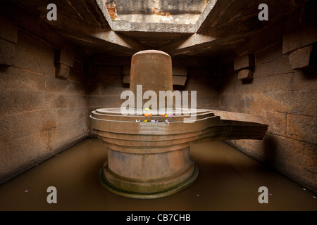 Badavi Linga (Badavlinga) - monolithic Shiva Linga. Hampi, Karnataka ...