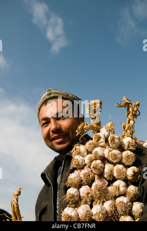 Man selling garlic, Bazaar, Central Kabul, Afghanistan, Asia Stock ...