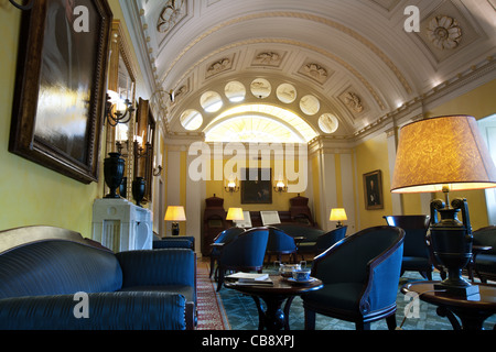 Professor’s Dinner hall, Gonville & Caius College, Cambridge Stock ...