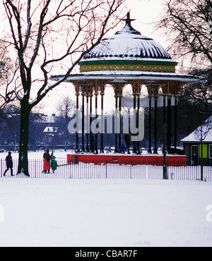 Clapham Common in the snow Stock Photo - Alamy