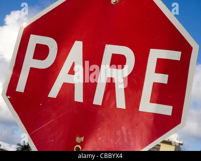 Stop sign in Spanish, Puerto Rico Stock Photo - Alamy