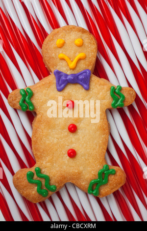 Tasty Christmas gingerbread man in small bucket Stock Photo - Alamy