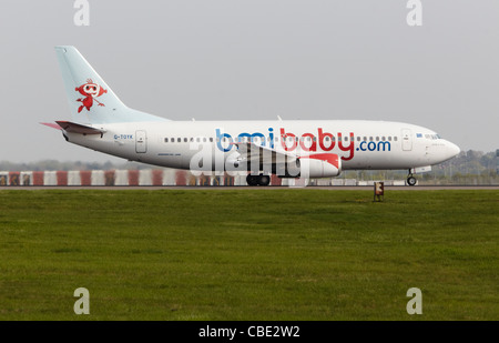 bmi baby Boeing 737 aircraft approaching Birmingham International ...